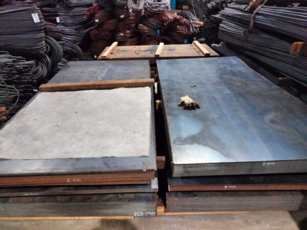 Yuk Kenali 2 Jenis Plat Besi dan List Harga Plat Besi Terbaru! - MBT Steel