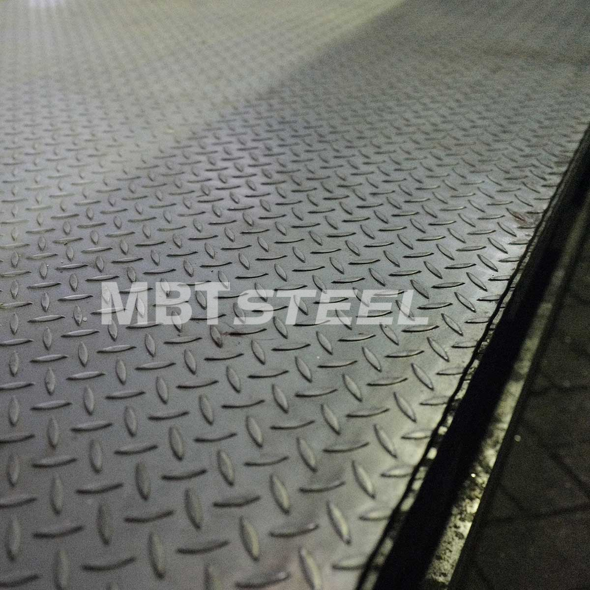 MBT Steel: Jual Plat Bordes Berkualitas di Surabaya!