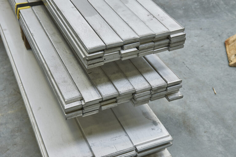 Plat Strip Besi : Jenis-Jenis dan Kegunaannya - MBT Steel